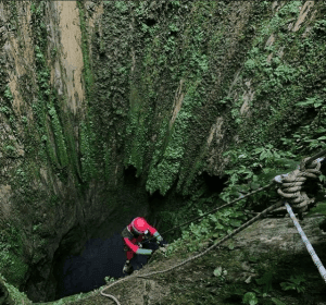 Ini Goa Vertikal Terdalam di Indonesia - Mounture.com