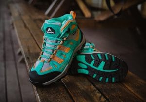 Cara Darurat Benerin Sepatu Jebol saat Pendakian - Mounture.com