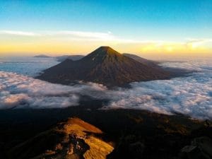 Panduan Mendaki Gunung Sindoro via Kledung - Mounture.com