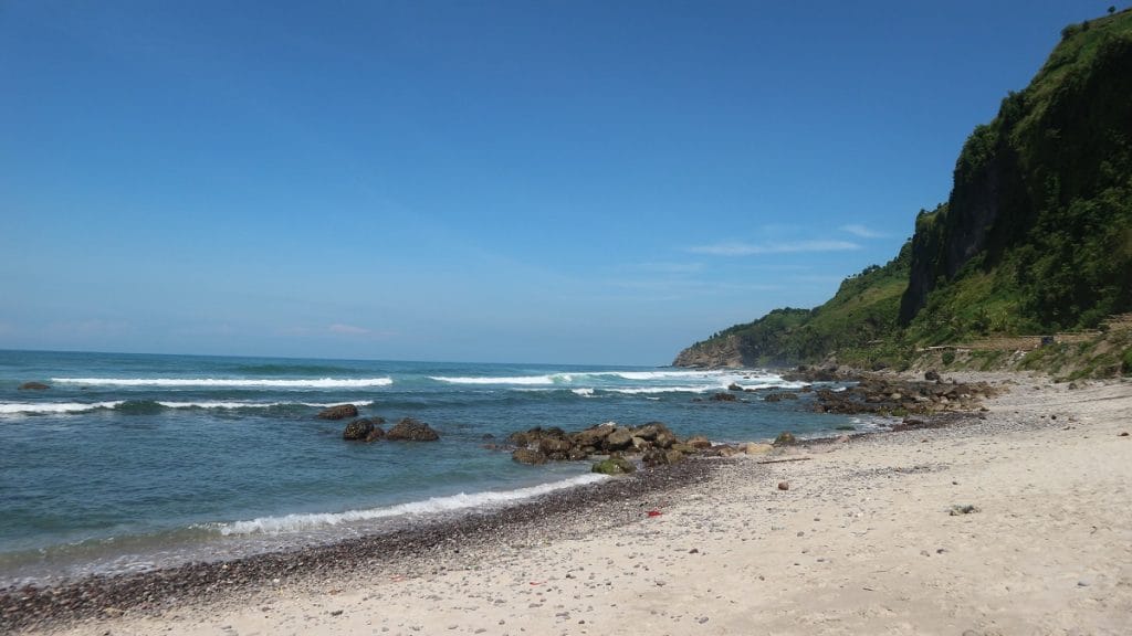 Pantai Menganti, Surga Tersembunyi di Kebumen - Mounture.com