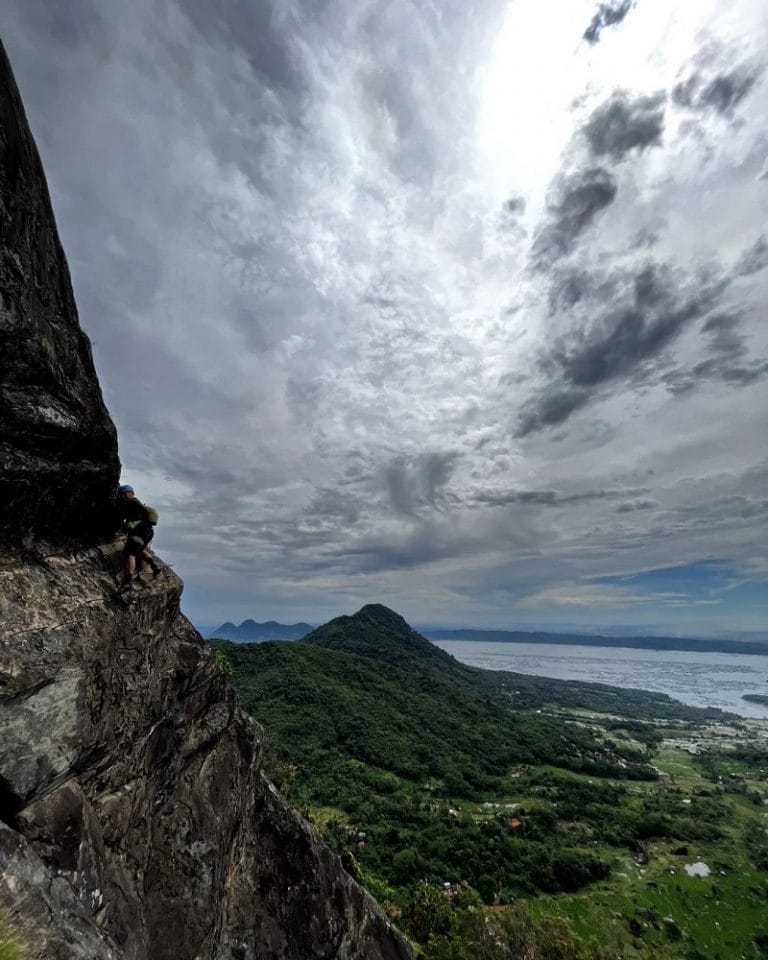 Estimasi Waktu dan Biaya Mendaki Gunung Parang via Ferrata - Mounture.com