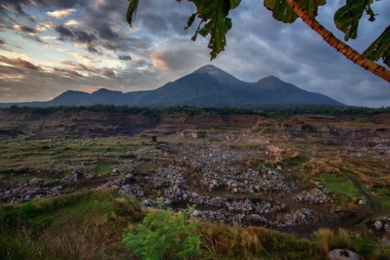 Beberapa Daya Tarik Gunung Penanggungan di Jawa Timur - Mounture.com