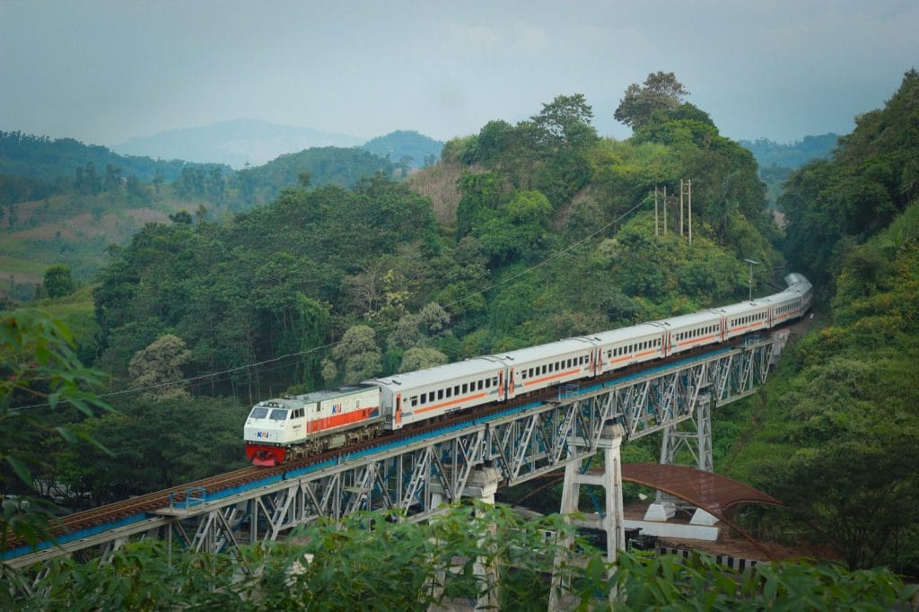 Ini Cara Naik Kereta Api Jarak Jauh untuk Pemula - Mounture.com